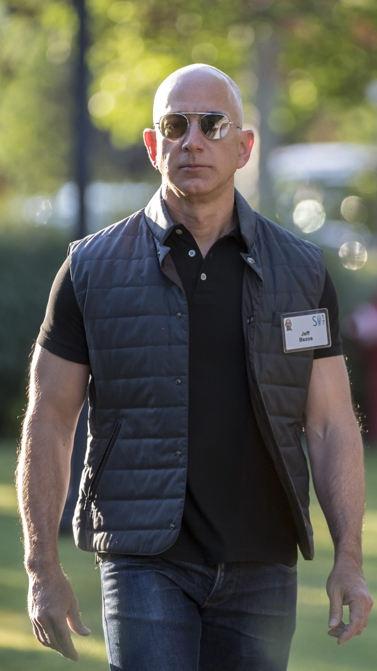 Jeff Bezos Net Worth, Wife, Children and Family Facts, Salary, House ...